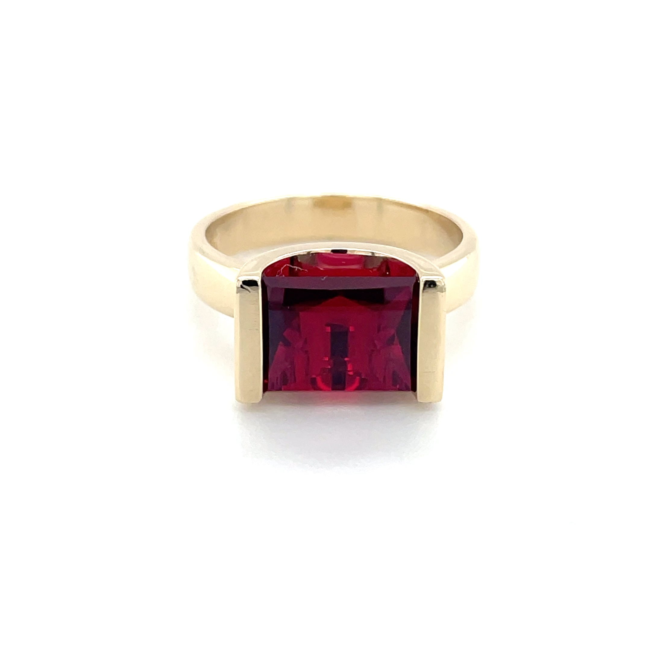 Stunning Ruby 9ct Yellow Gold Ring – Matt Loretan Jewellery